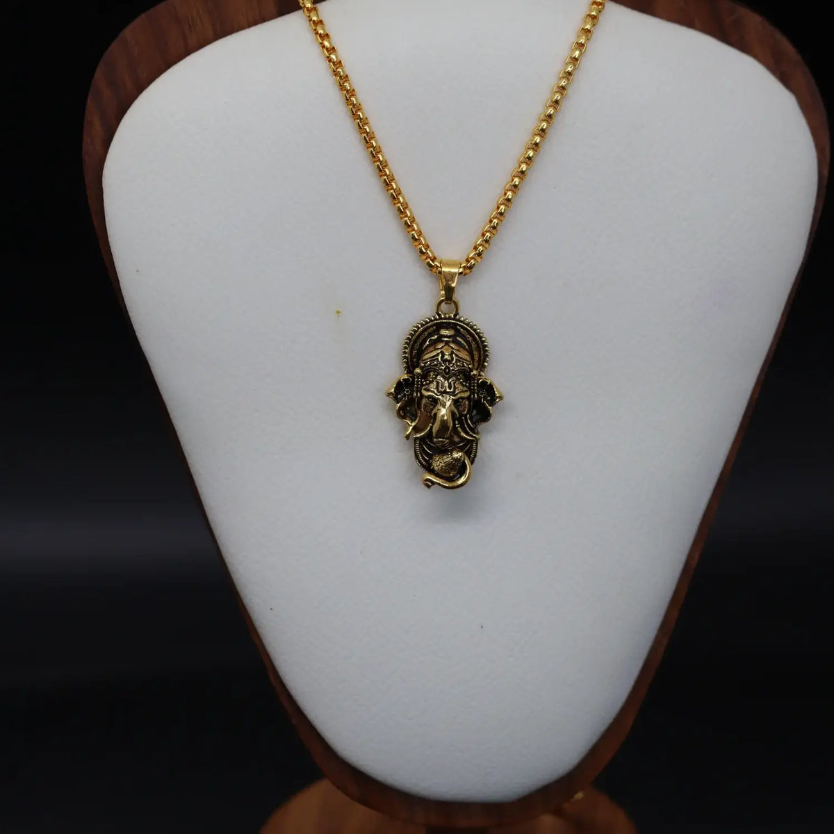 Golden Ganesha Pendant for Prosperity – Archyam